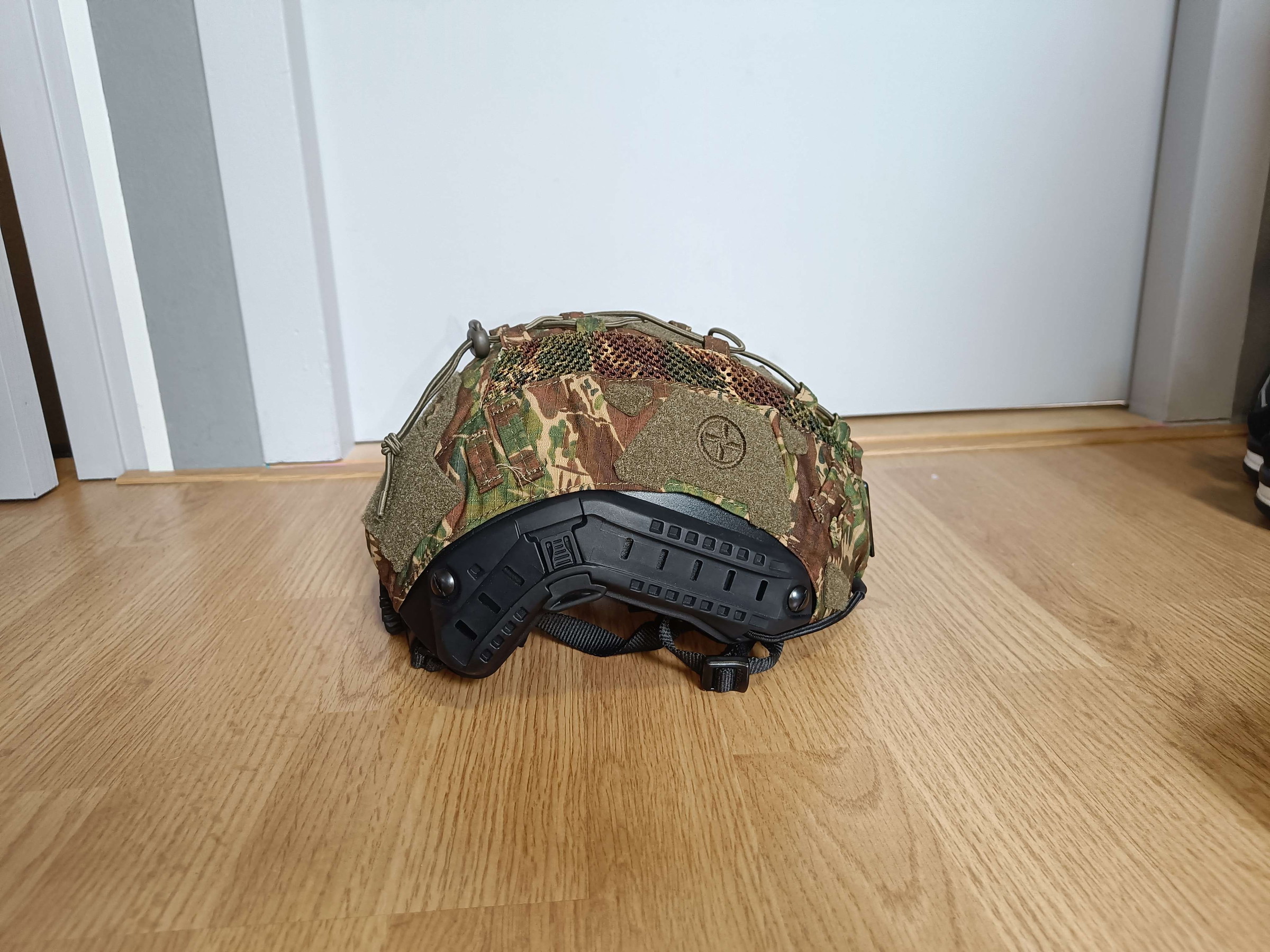Novritsch Tactical Helmet met Kreuzotter cover - Airsoft Bazaar