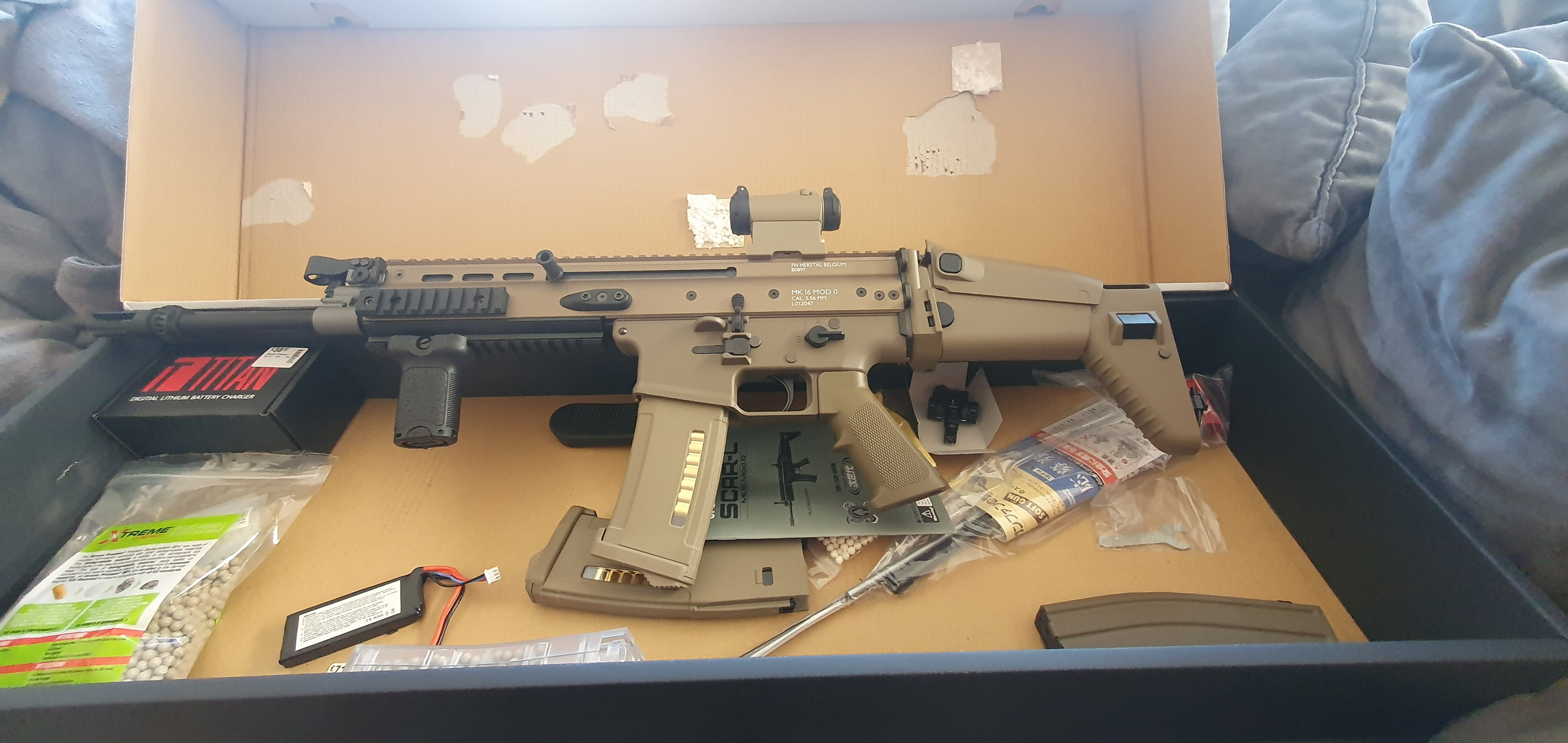 Scar-l met 4 mags red dot en grip - Airsoft Bazaar