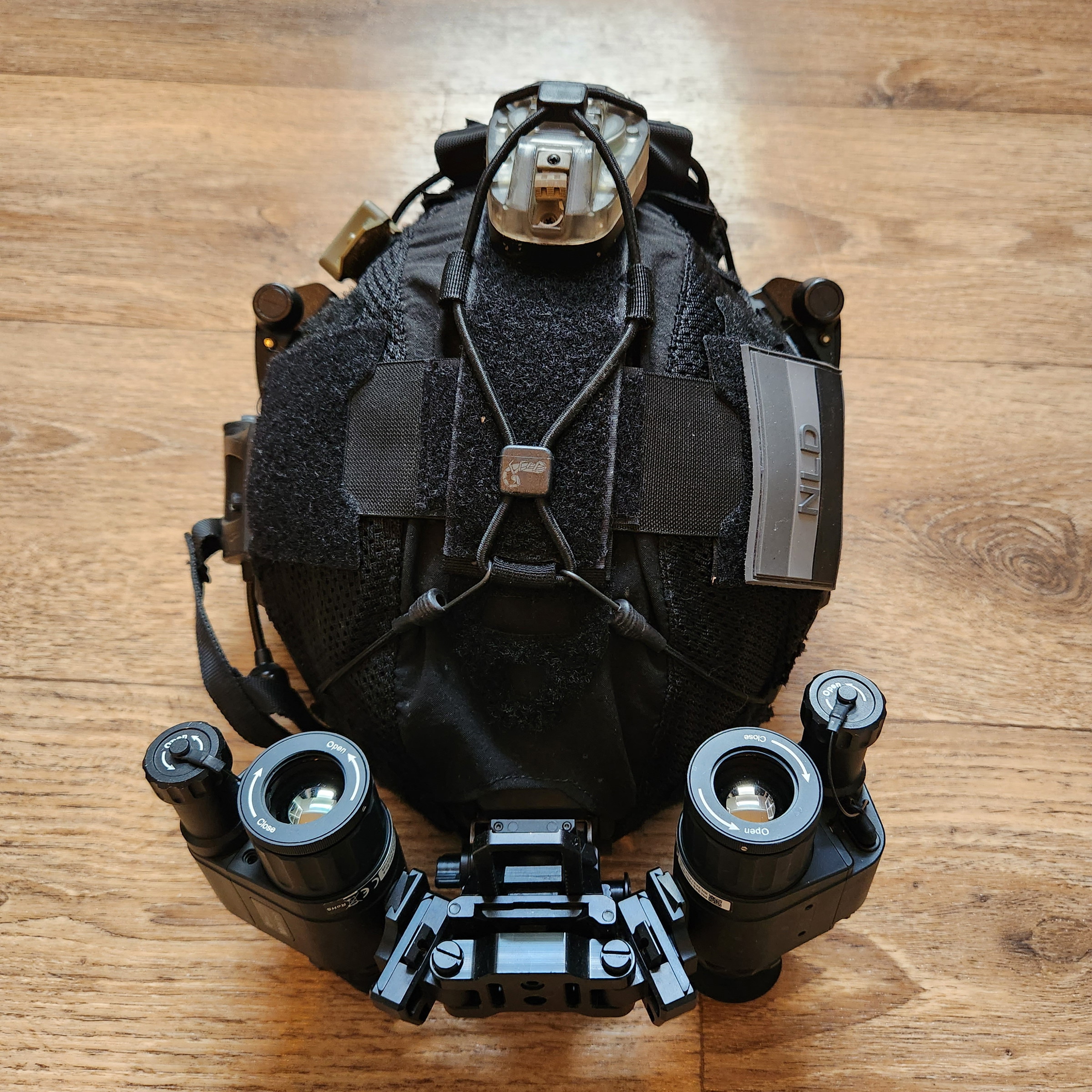 Bulk verkoop. Balistische helm met MH25 thermal setup en earmor headset ...