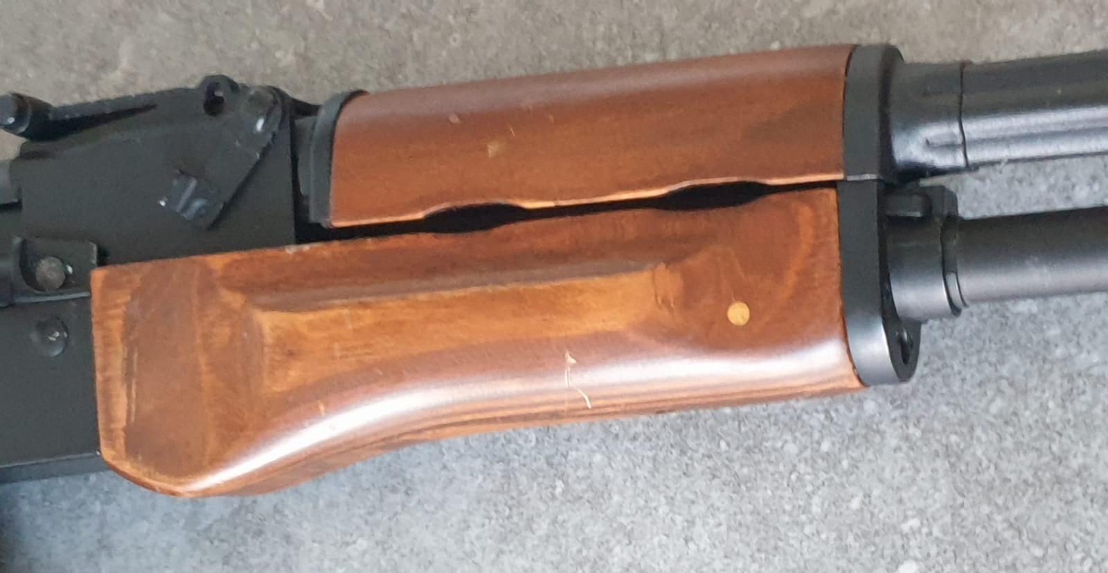 AK 47 MET 2 MAGS EN UPGRADES ( real wood) - Airsoft Bazaar