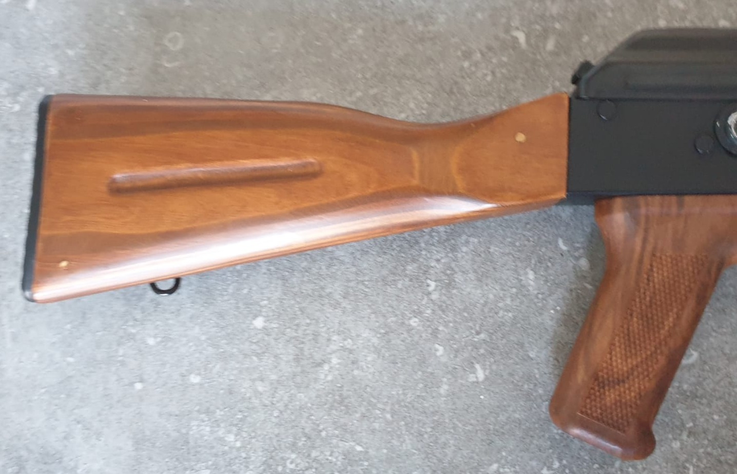 AK 47 MET 2 MAGS EN UPGRADES ( real wood) - Airsoft Bazaar