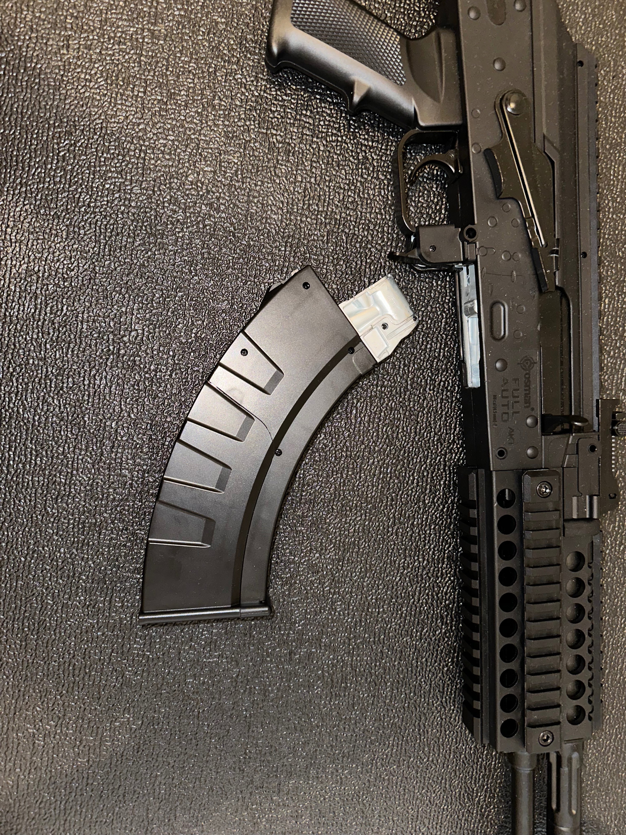 Crosman AK1 Full Auto CO₂ BB Rifle + Beschermtas (zo goed als nieuw ...