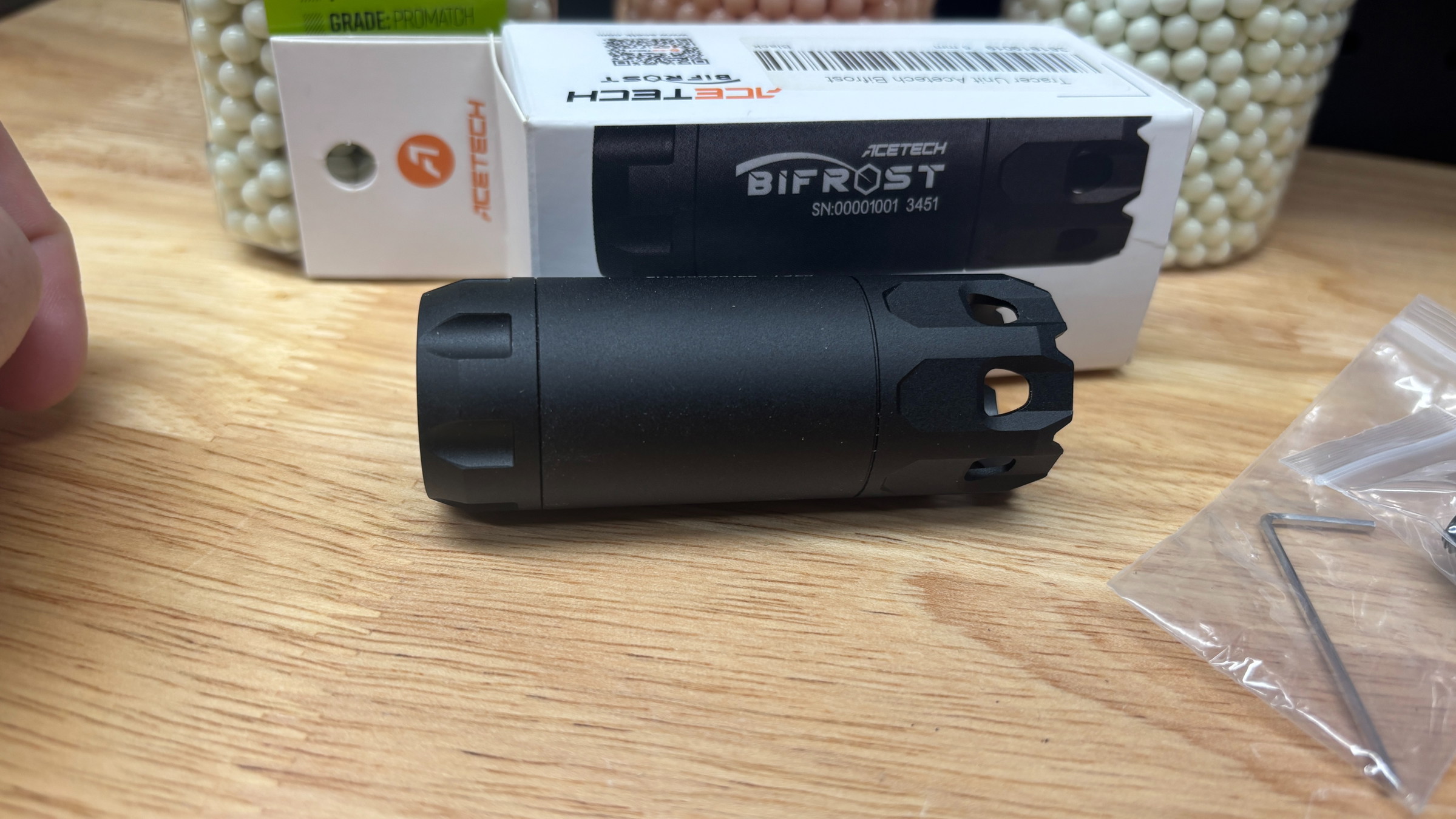 Acetech bifrost en een restant tracer bbs. - Airsoft Bazaar