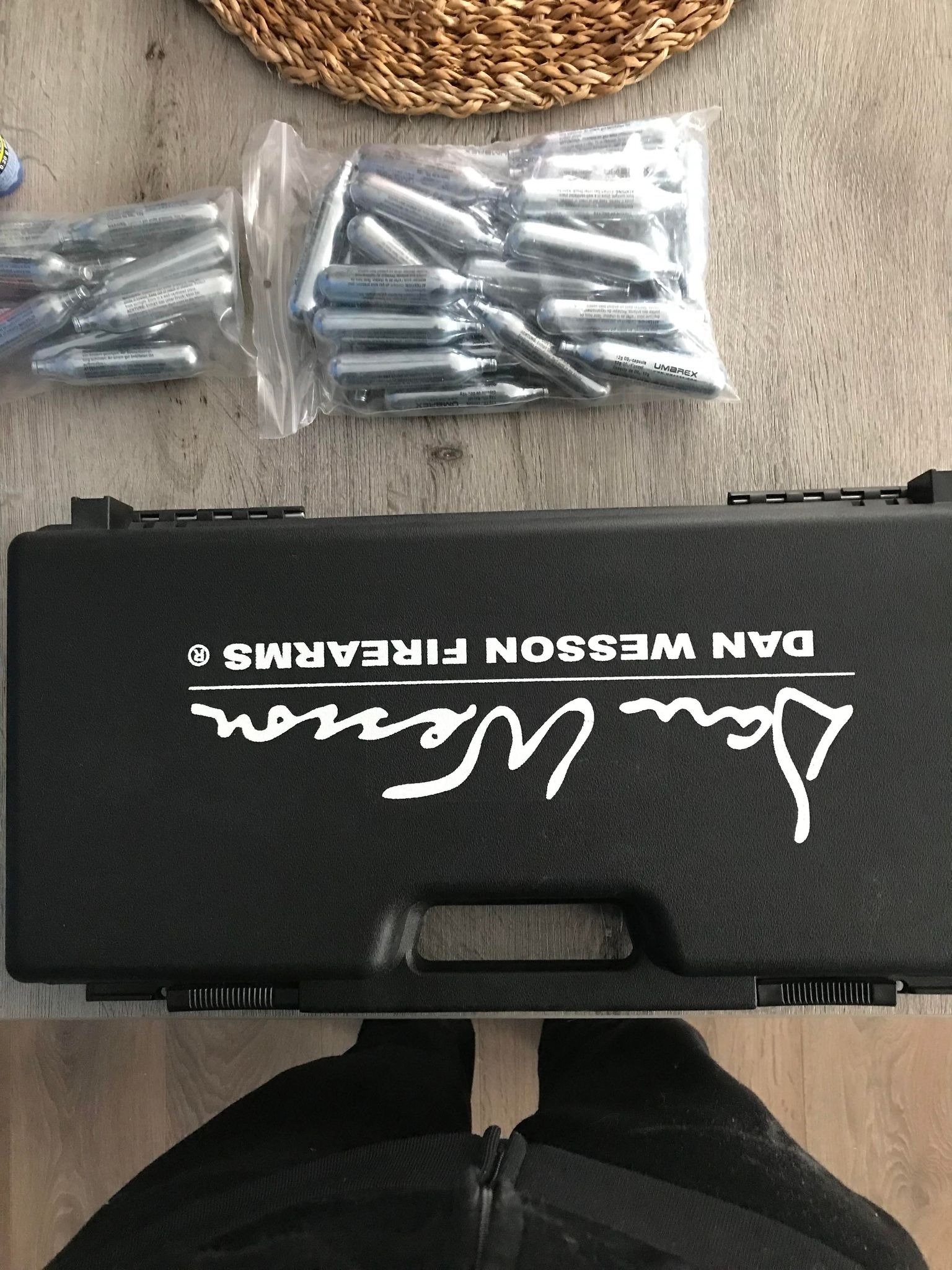 Dan Wesson 8" Co2 revolver - Airsoft Bazaar