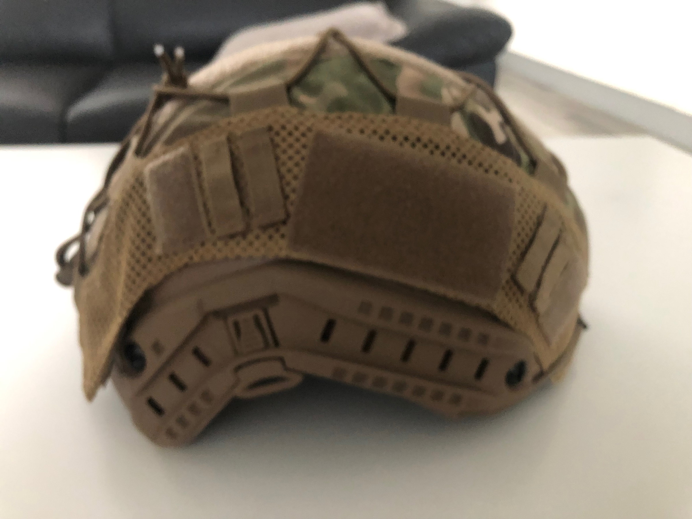 Nieuwe tactical helm met helm cover - Airsoft Bazaar