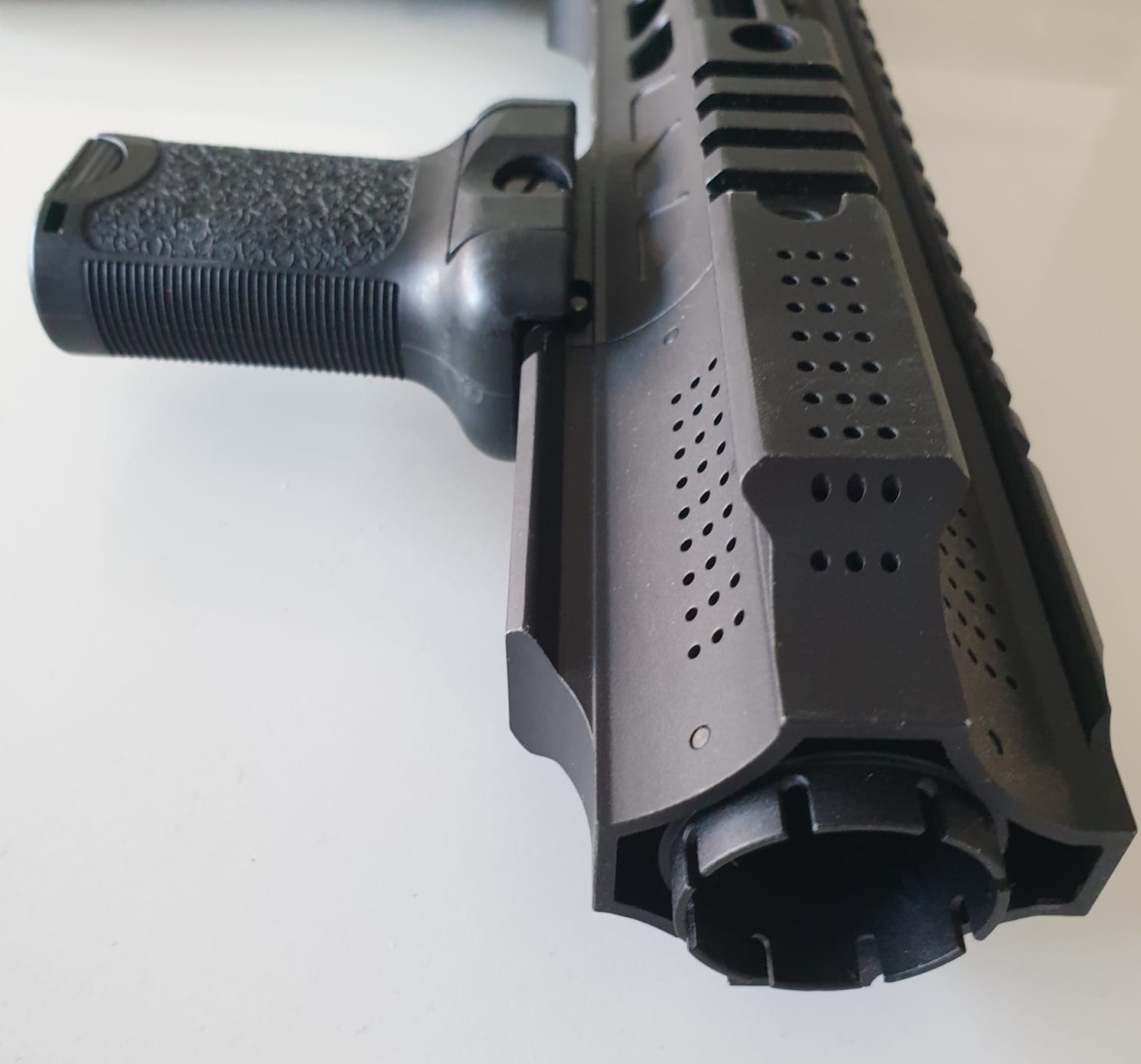 ARP 556 met G&P CQB SAI handguard - Airsoft Bazaar