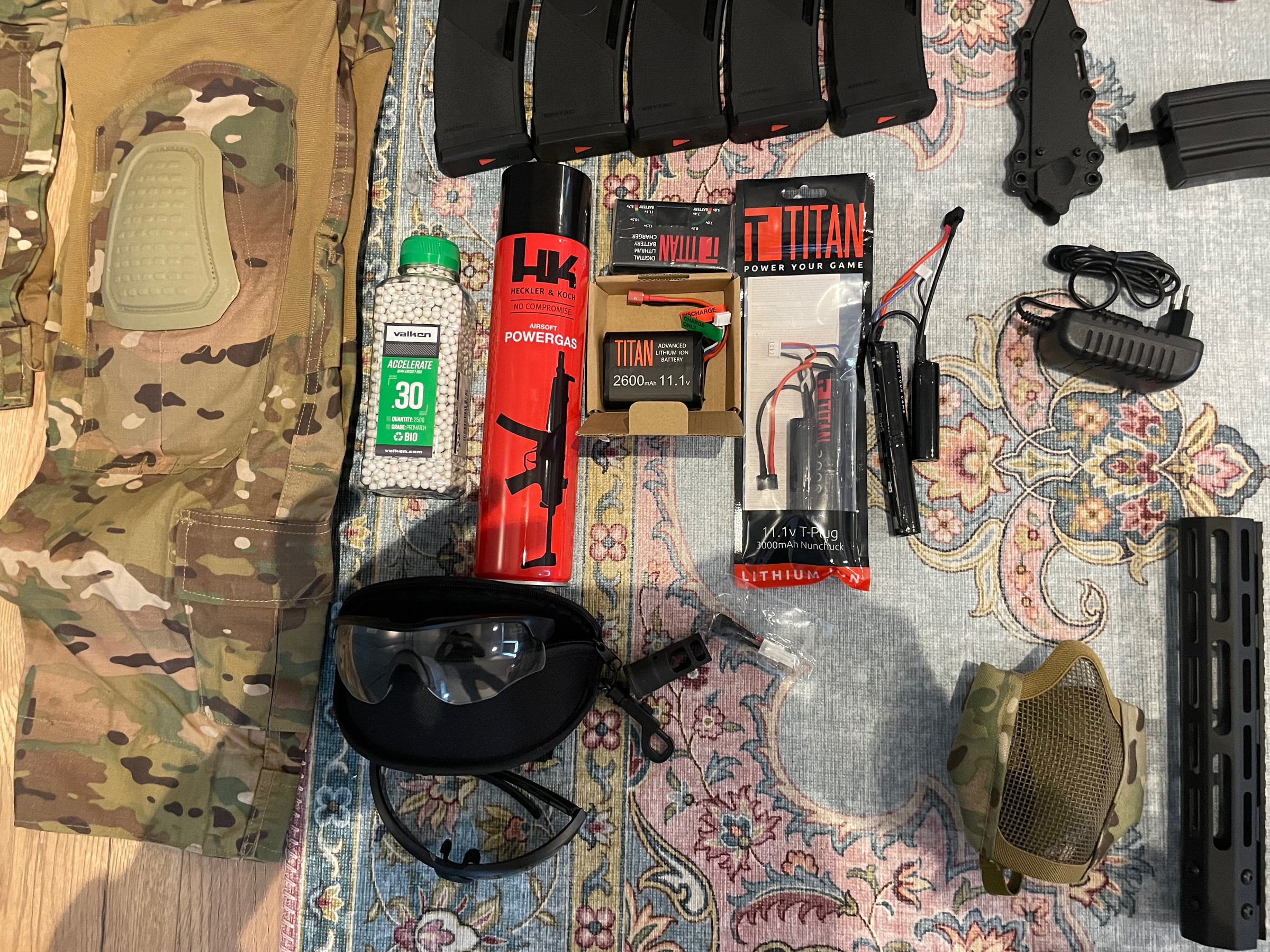 Complete airsoft set van kleding tot attachments - Airsoft Bazaar