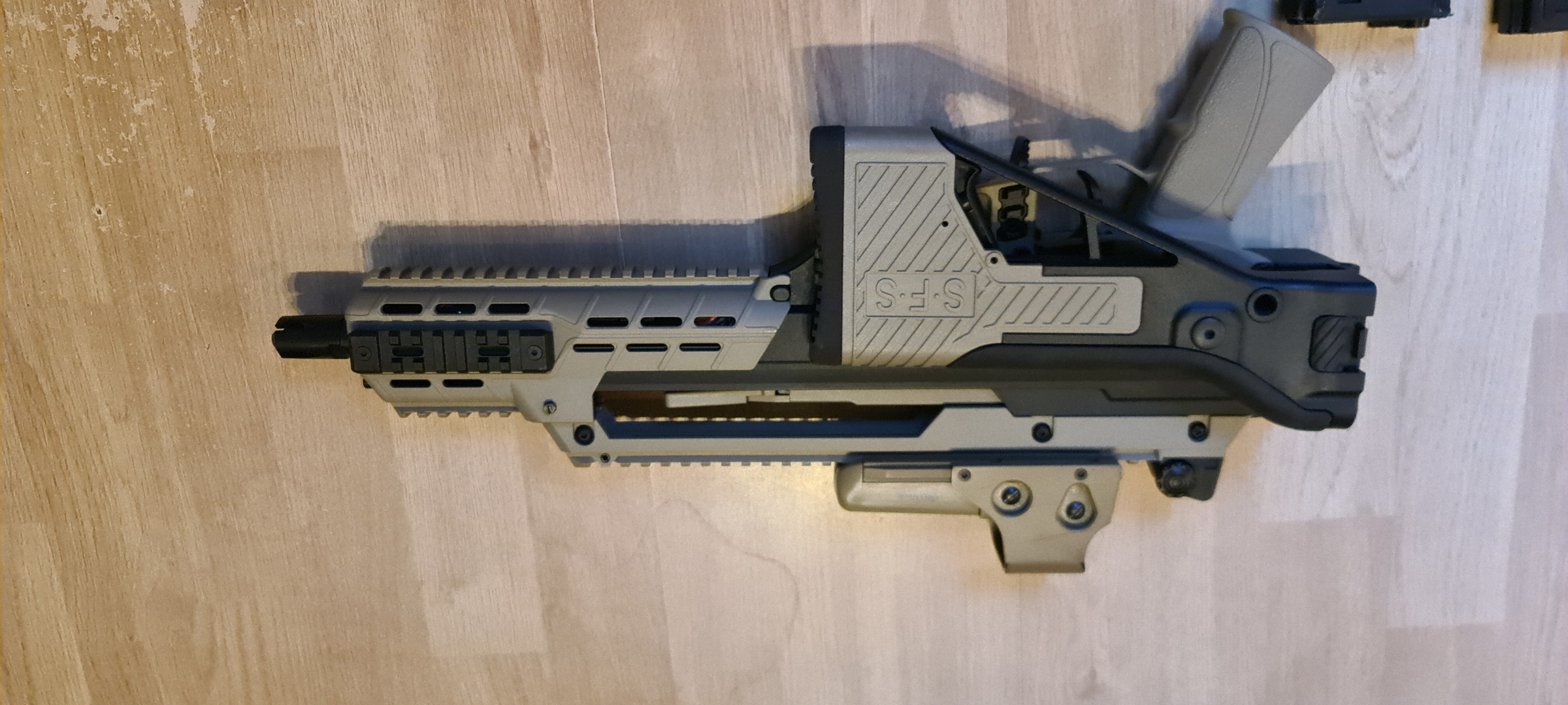 ICS-234-Two-Tone G33 met 2 batterij 2 mags en holo - Airsoft Bazaar