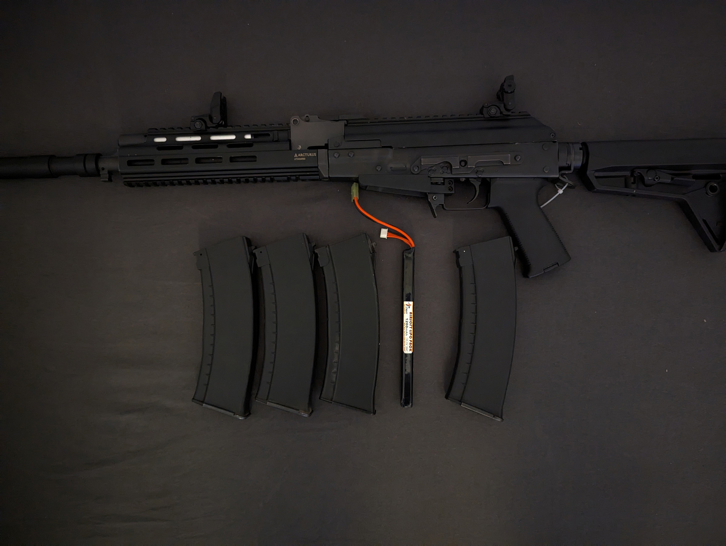 Arcturus AT-AK04 - 4 MAGS - ACCU - Airsoft Bazaar