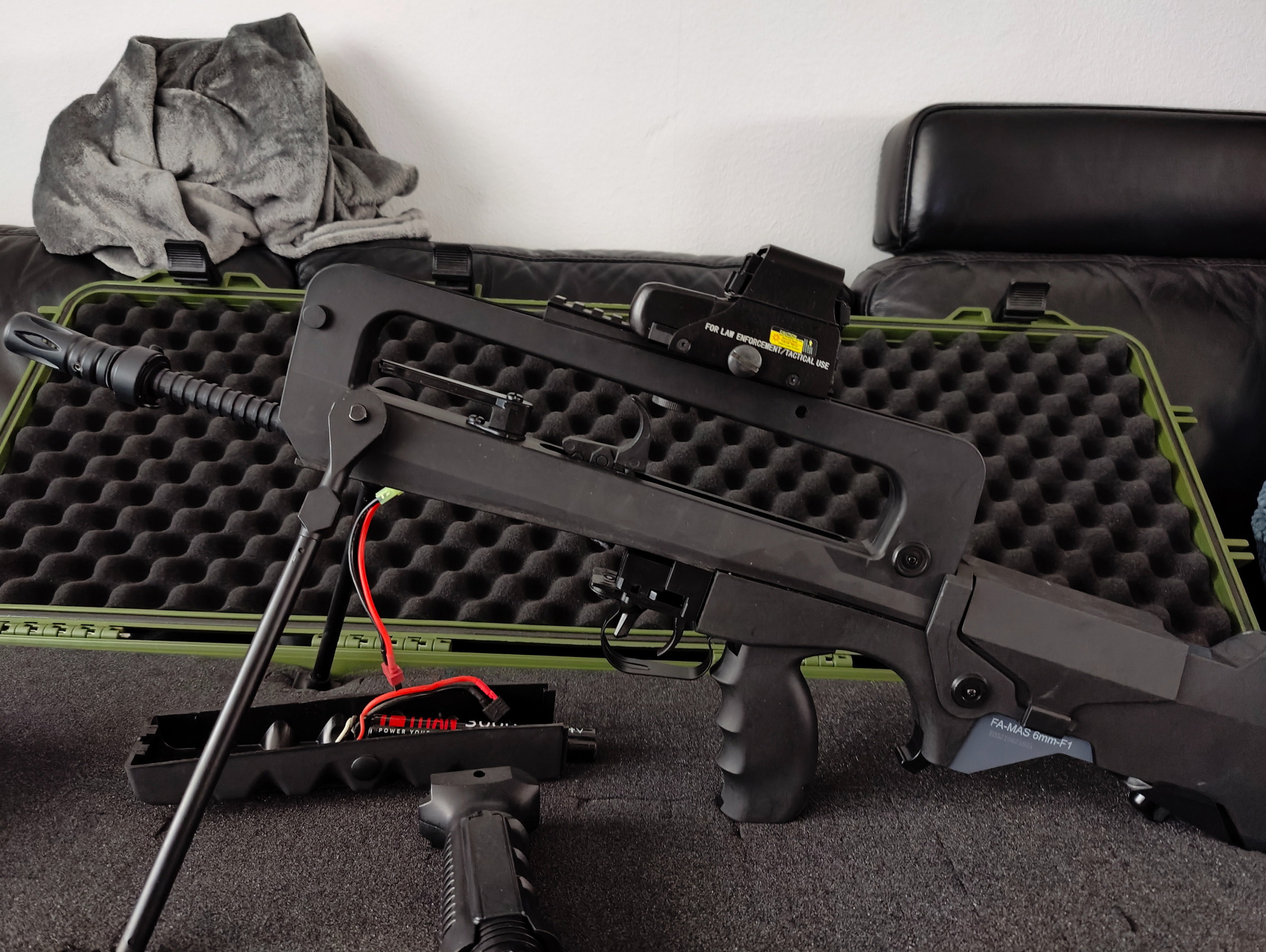 Famas Evo bullpup cybergun - Airsoft Bazaar