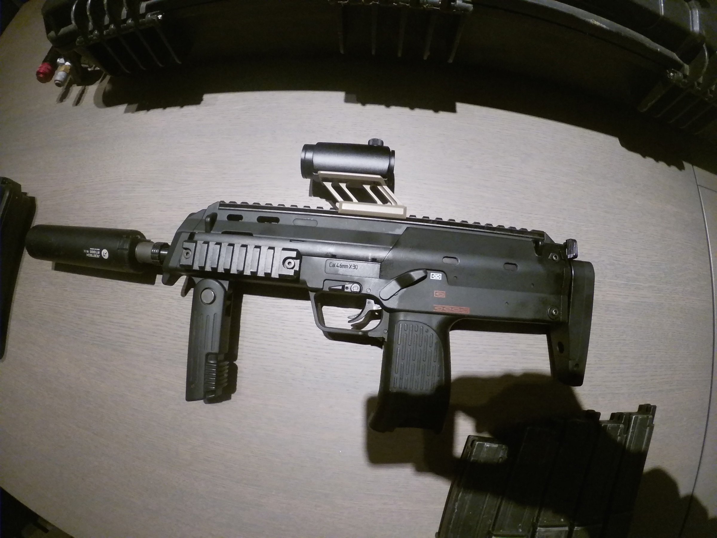 TM mp7 gbb met 5 mags, tracer en reddot - Airsoft Bazaar