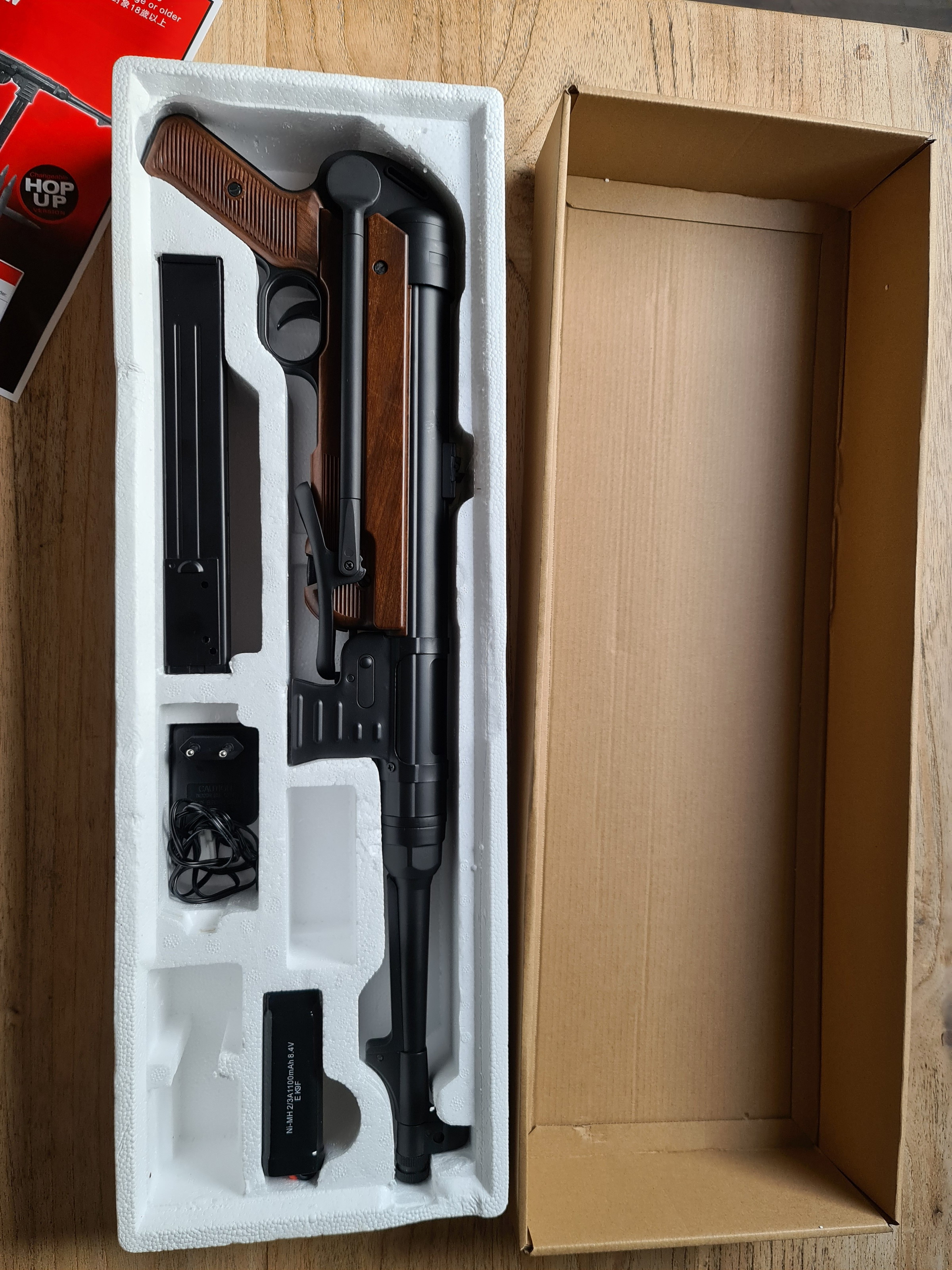 AGM MP40 zgan met 4 stickmagazijnen - Airsoft Bazaar