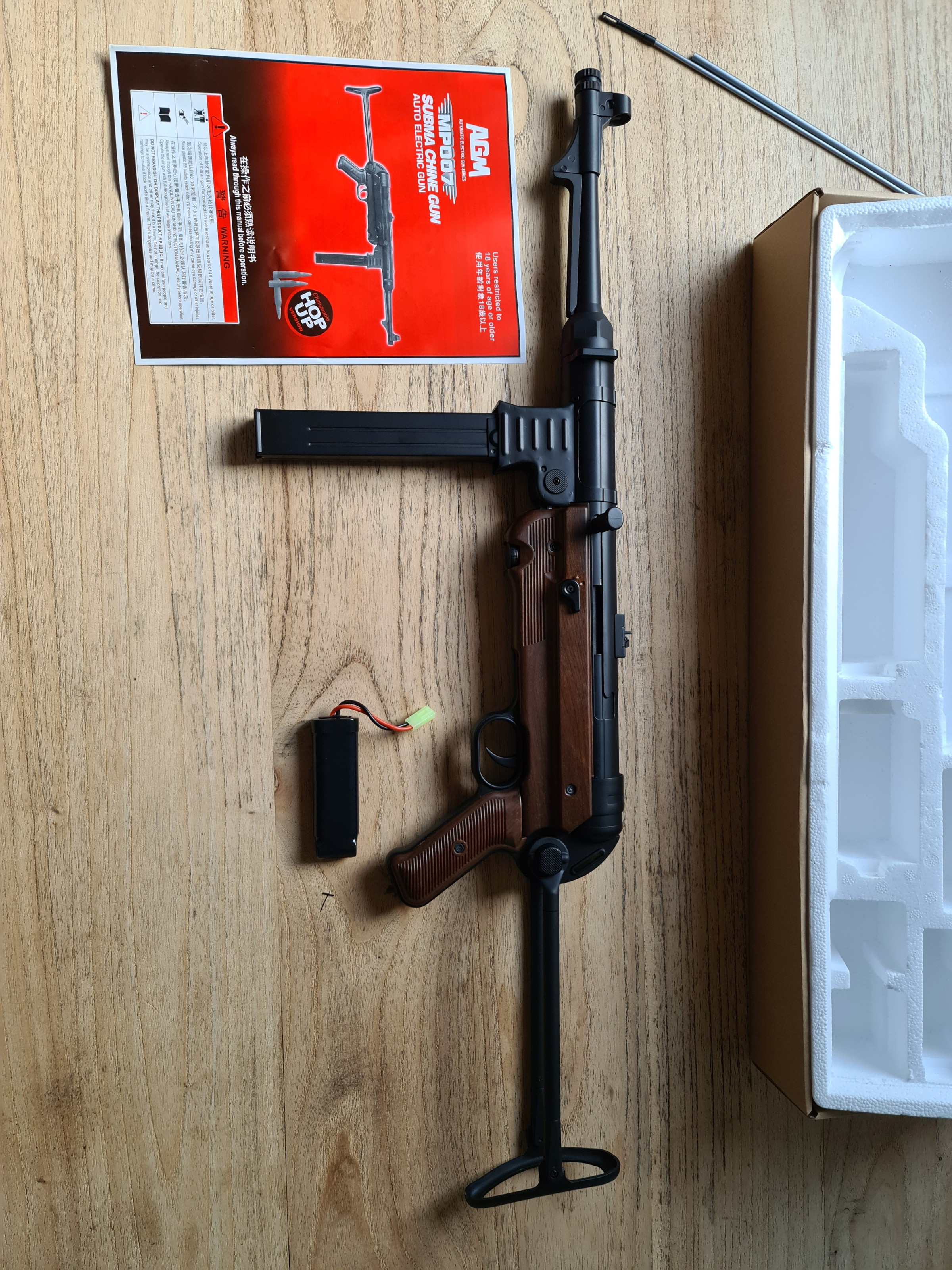 AGM MP40 zgan met 4 stickmagazijnen - Airsoft Bazaar