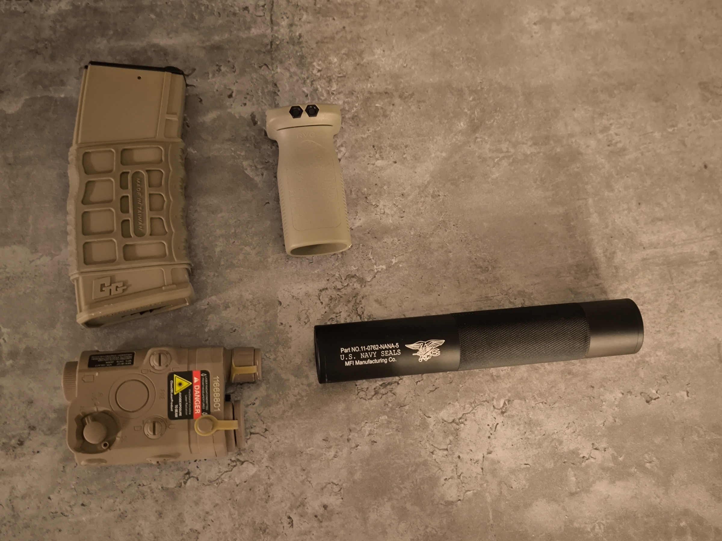 G&G CM16 SRS DST Desert unbespielt Austellungstuck wie NEU inkl. viel ...