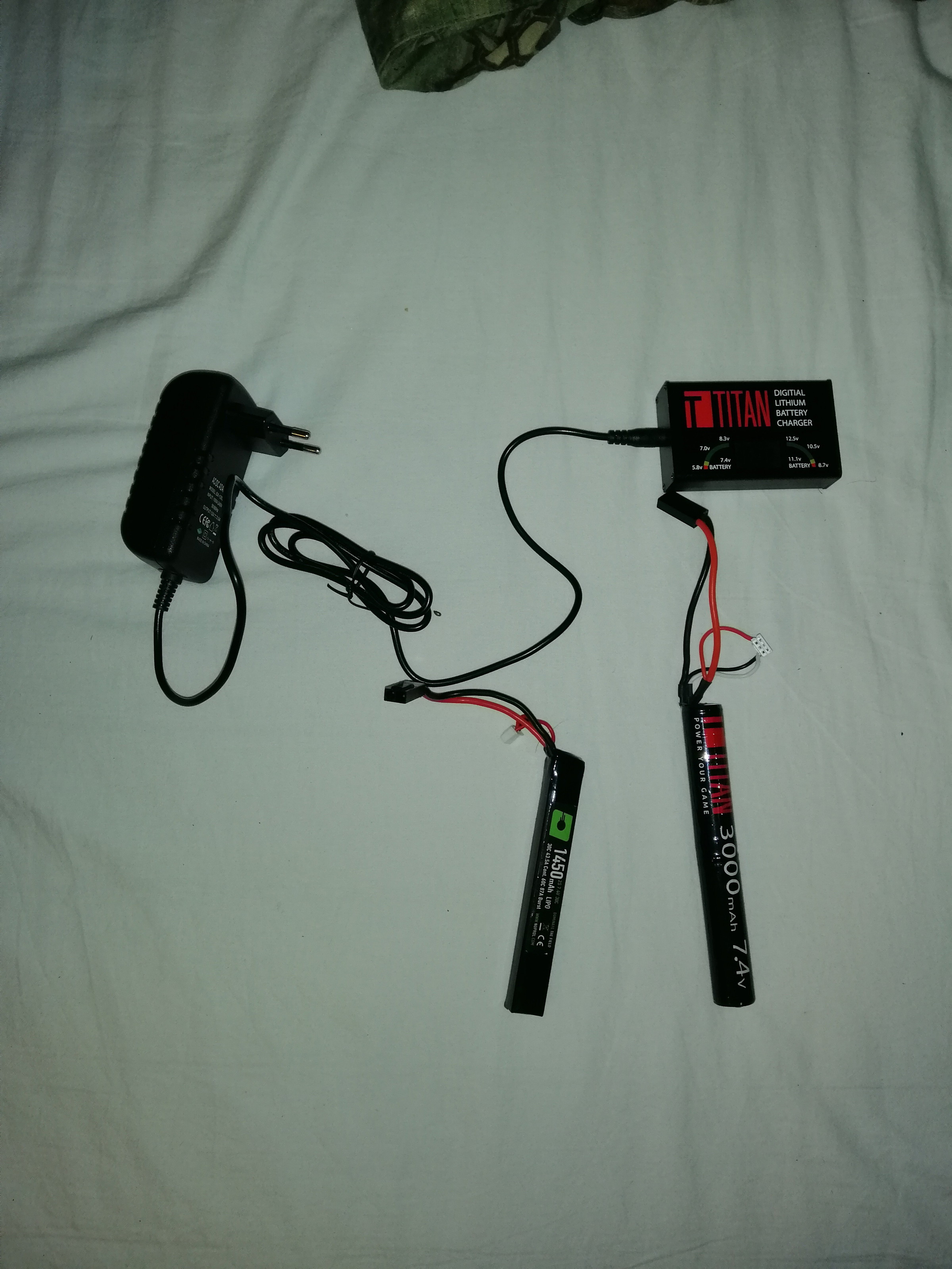 Lipo lader met 2 lipo's - Airsoft Bazaar