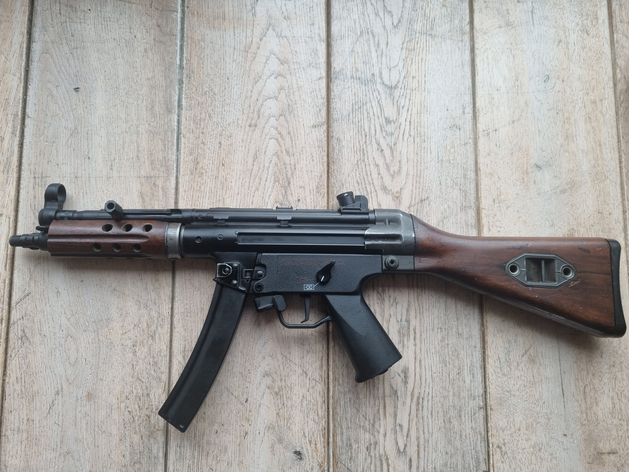 Custom houten Cyma platinum mp5 - Airsoft Bazaar