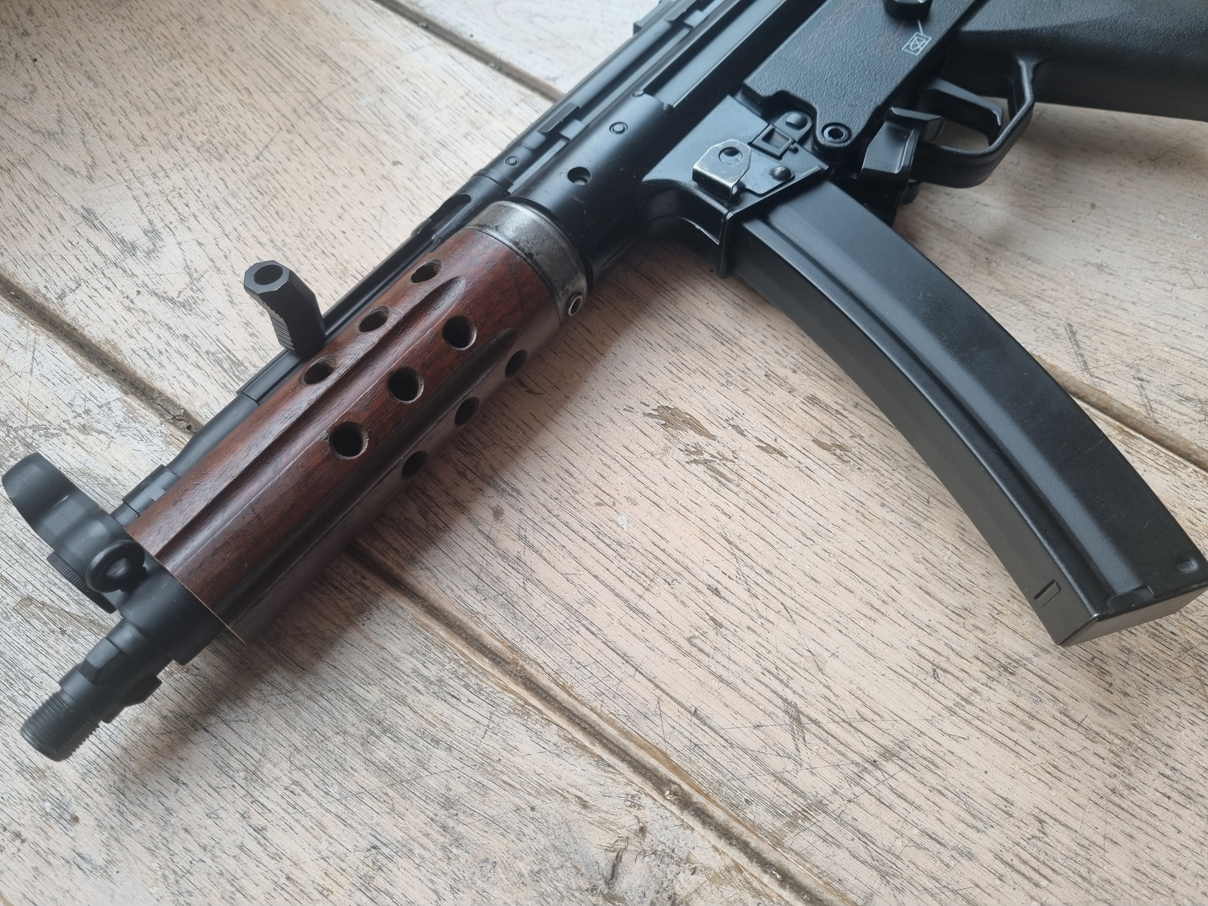Custom houten Cyma platinum mp5 - Airsoft Bazaar