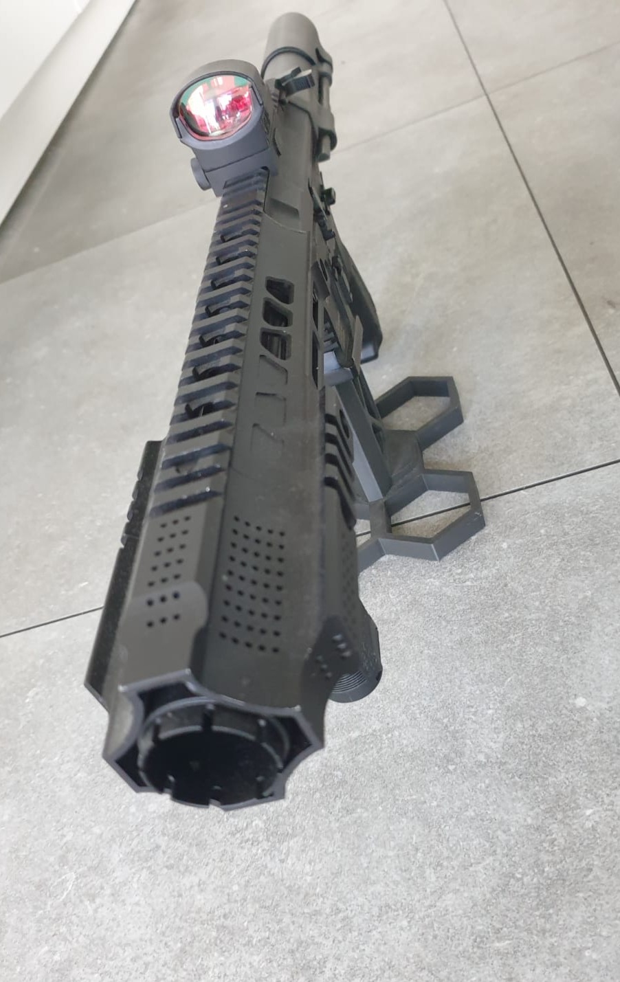 ARP 556 met G&P CQB SAI handguard en red dot - Airsoft Bazaar