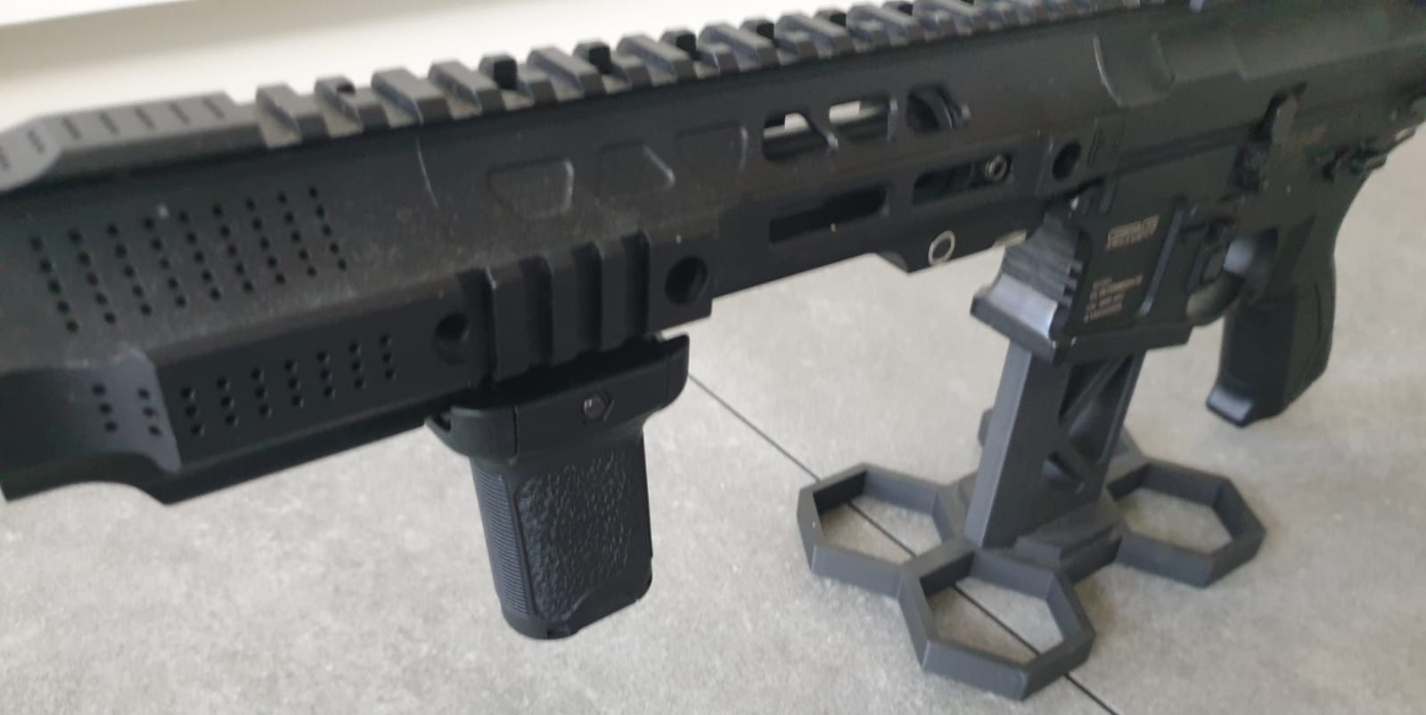 ARP 556 met G&P CQB SAI handguard en red dot - Airsoft Bazaar